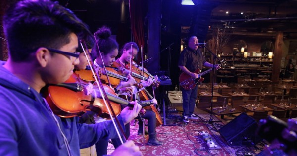 D'Addario Invites Students on Stage - Music Connection Magazine