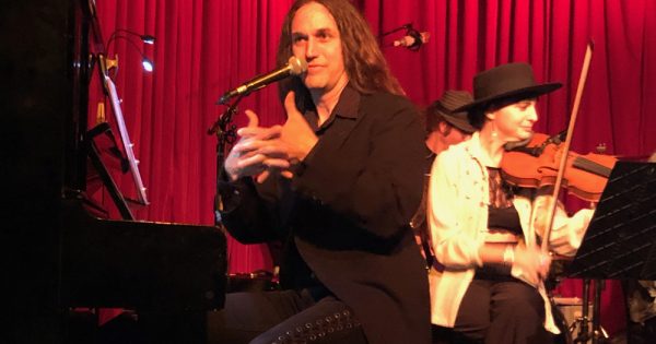 Live Review: Robbie Gennet at Hotel Café in Hollywood, CA - Music ...
