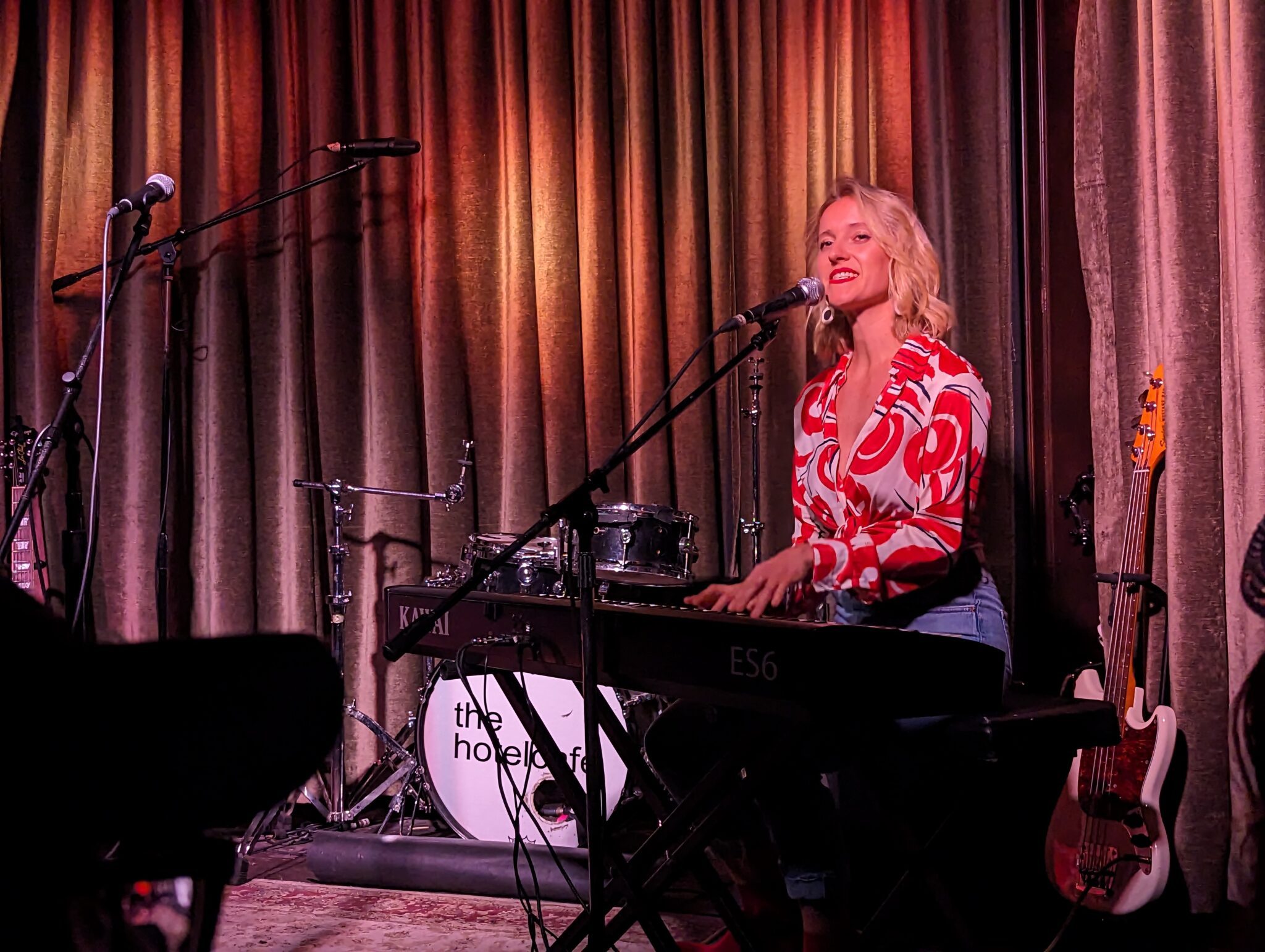 Live Review: Phoebe Katis - Music Connection Magazine