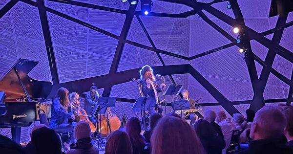 LIVE REVIEW OF A SINGER MUST DIE